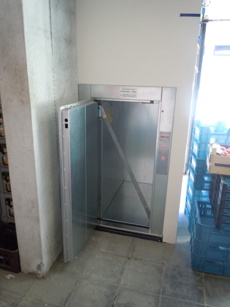 Monte-charges avec pylone autoporté de 300 à 2000 kg - Sud Accessibilité